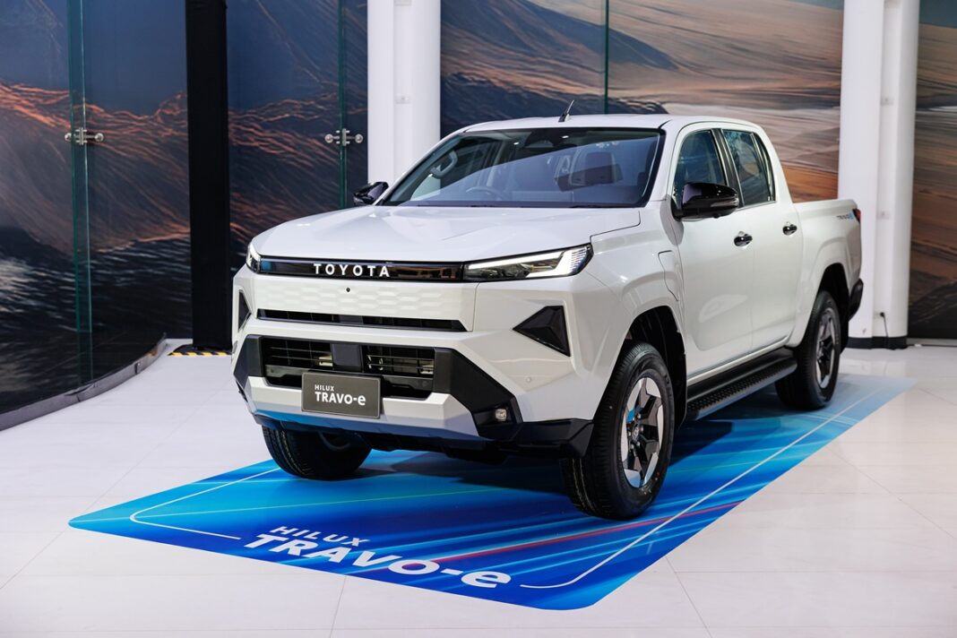 Toyota HILUX TRAVO เจนใหม่ 2.8 ลิตร 204 แรงม้า เริ่ม 774,000 บาท