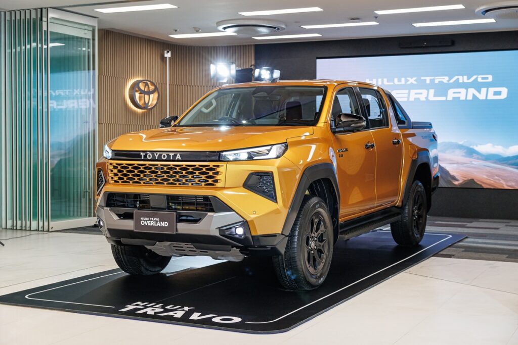 Toyota HILUX TRAVO เจนใหม่ 2.8 ลิตร 204 แรงม้า เริ่ม 774,000 บาท