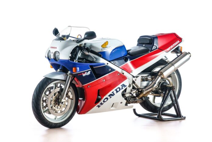 Honda จดสิทธิบัตรเครื่องยนต์ V4 ใหม่ สัญญาณคัมแบ็กปลุกตำนาน VFR
